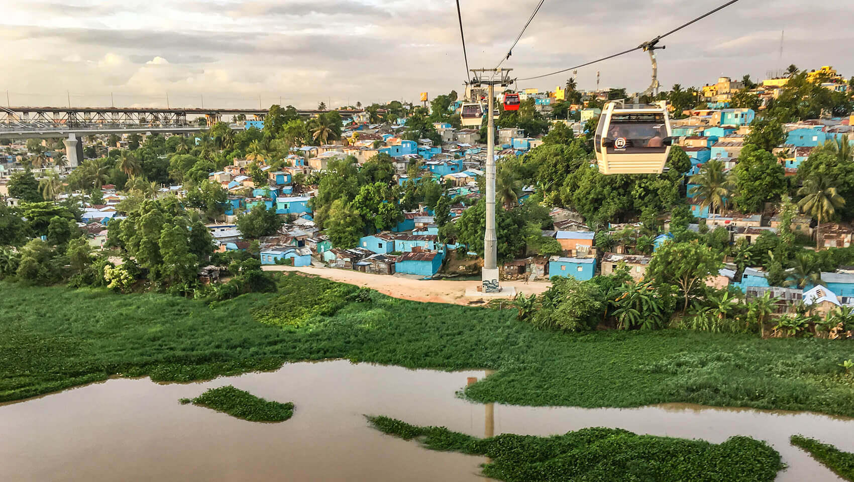 Santo Domingo urban Cable car, the first Caribbean gondola lift line