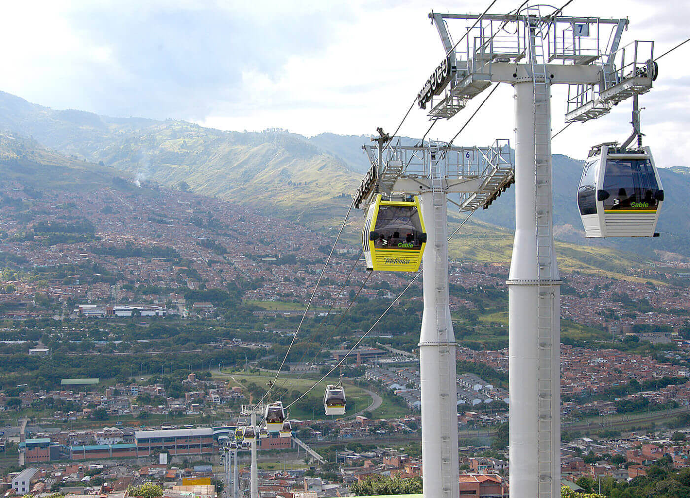 Urban Gondola Lift • Linea K Metrocable - POMA