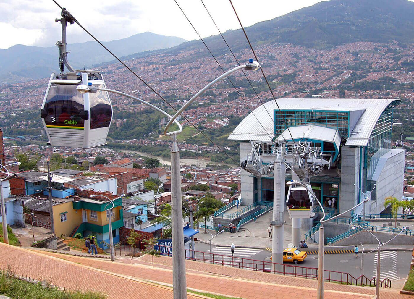 Télécabine Urbaine - Metrocable • Ligne K - Metrocable - POMA