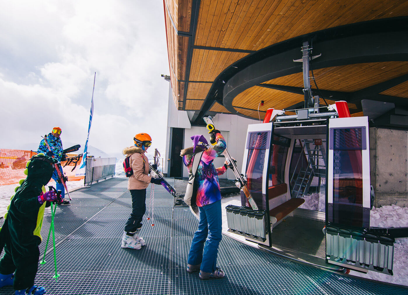 Gudauri Kobi, 3 connected gondola lifts in Georgia - POMA