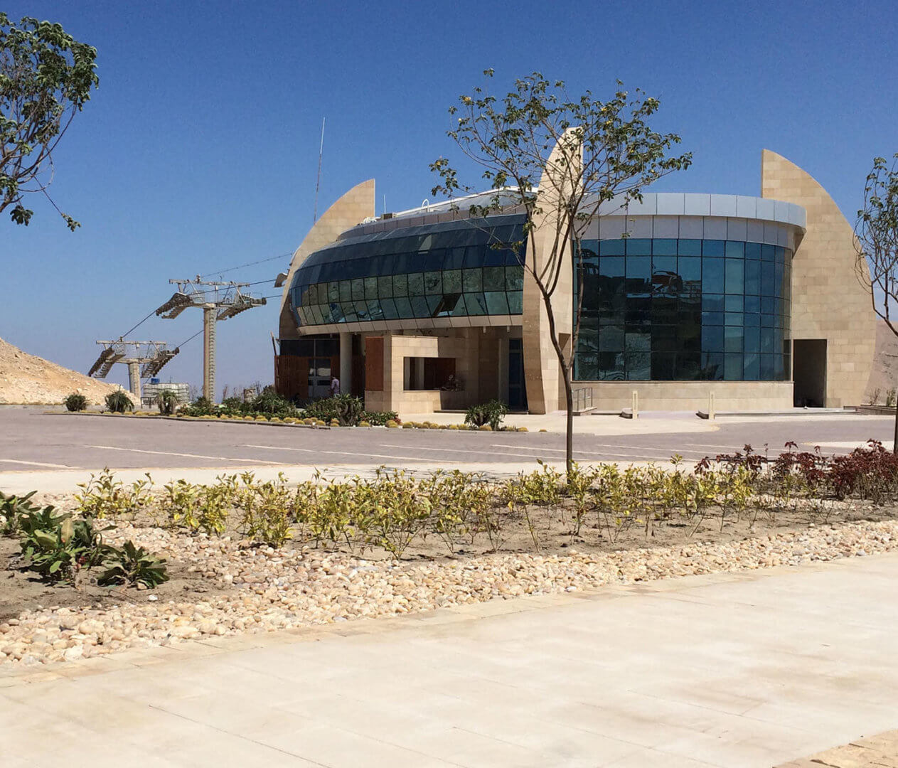 The POMA Galala City gondola lift, urban mobility and tourism