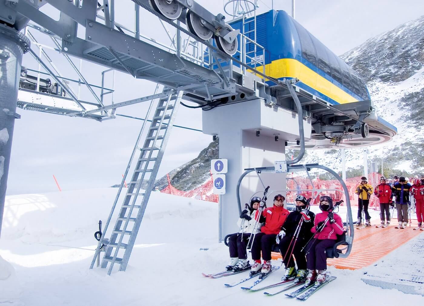 Fixed grip chairlift • UNIFIX® POMA • A simple and proven chairlift