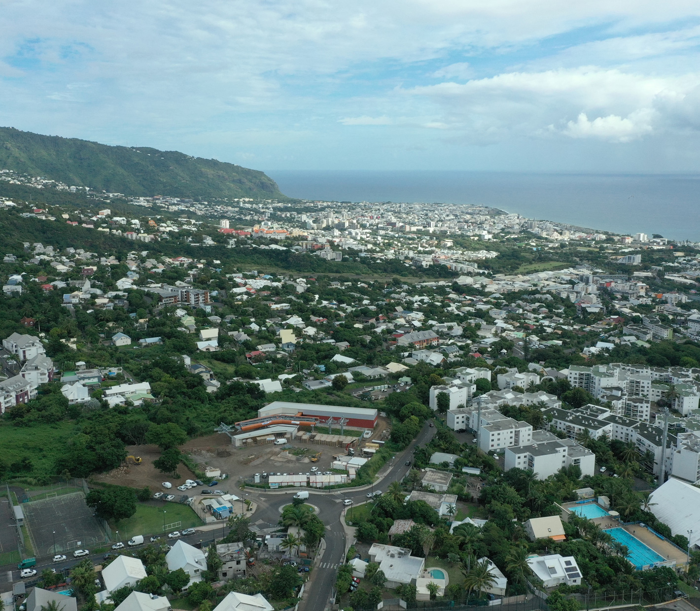 The construction of la Reunion’s first urban cable car progresses - POMA