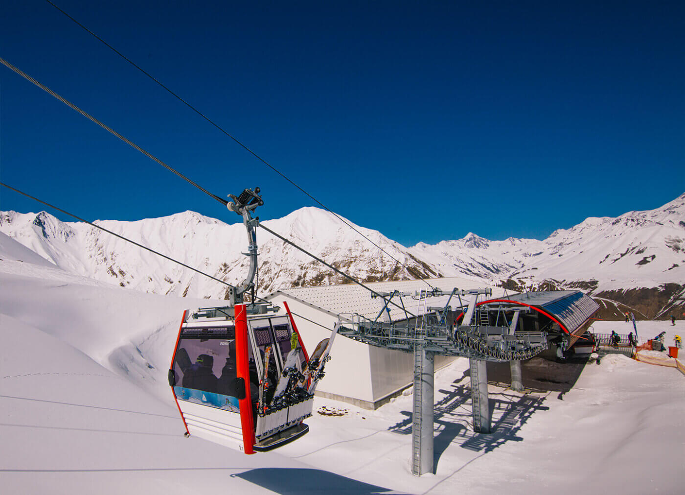 Gudauri Kobi, 3 connected gondola lifts in Georgia - POMA