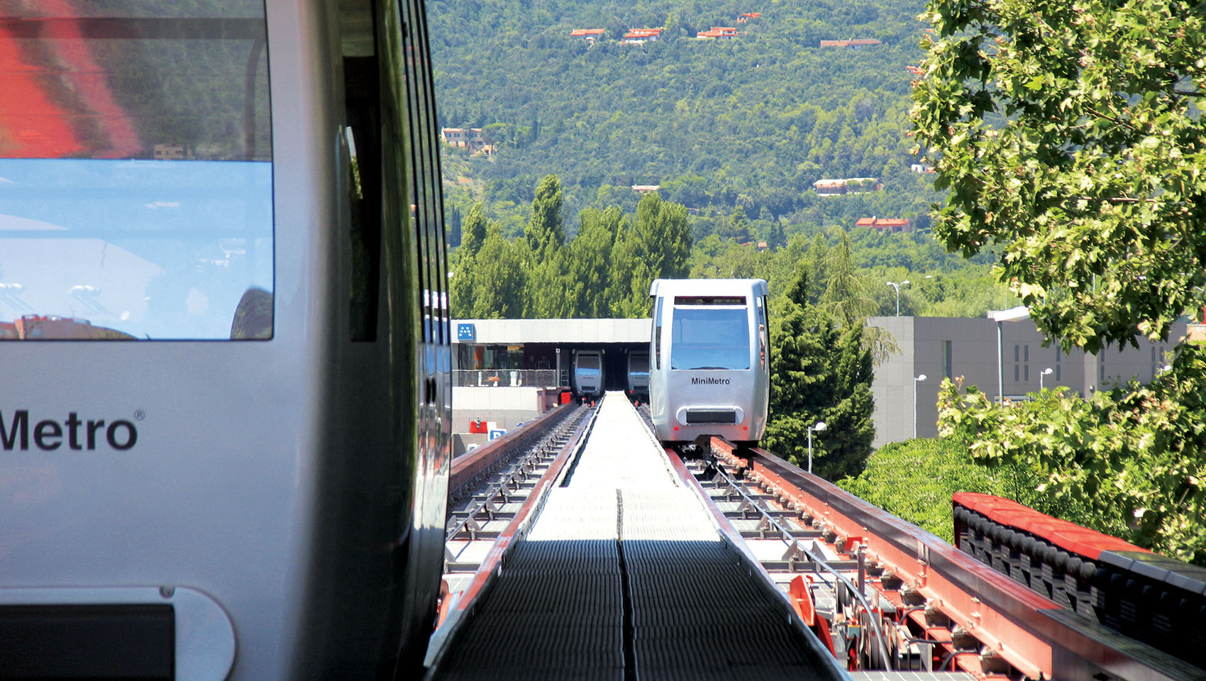 Automated People Mover - APM - Le transport par câble au sol POMA