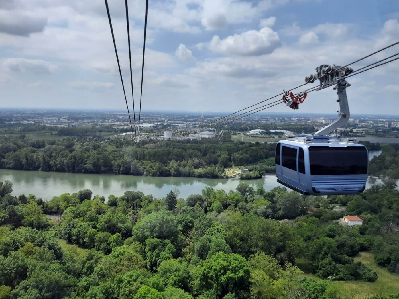 Téléo, the Urban 3S cable car in Toulouse - POMA
