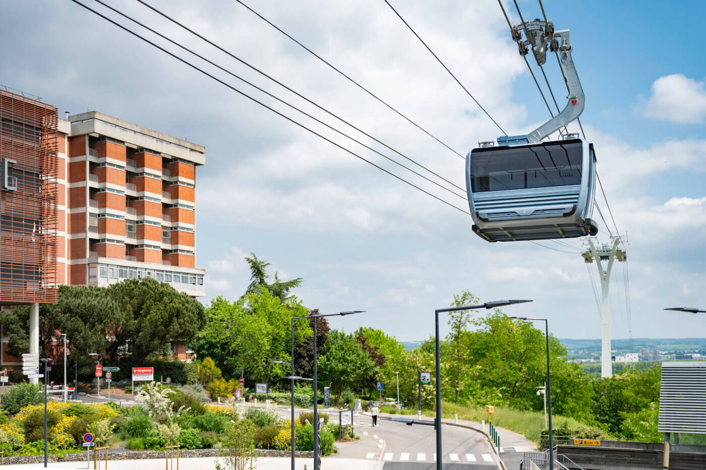Téléo, the Urban 3S cable car in Toulouse - POMA